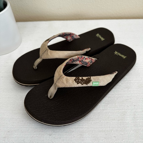 Sanuk | Shoes | Sanuk Yoga Paradise 2 Narural Brown Flip Flop Sandals ...
